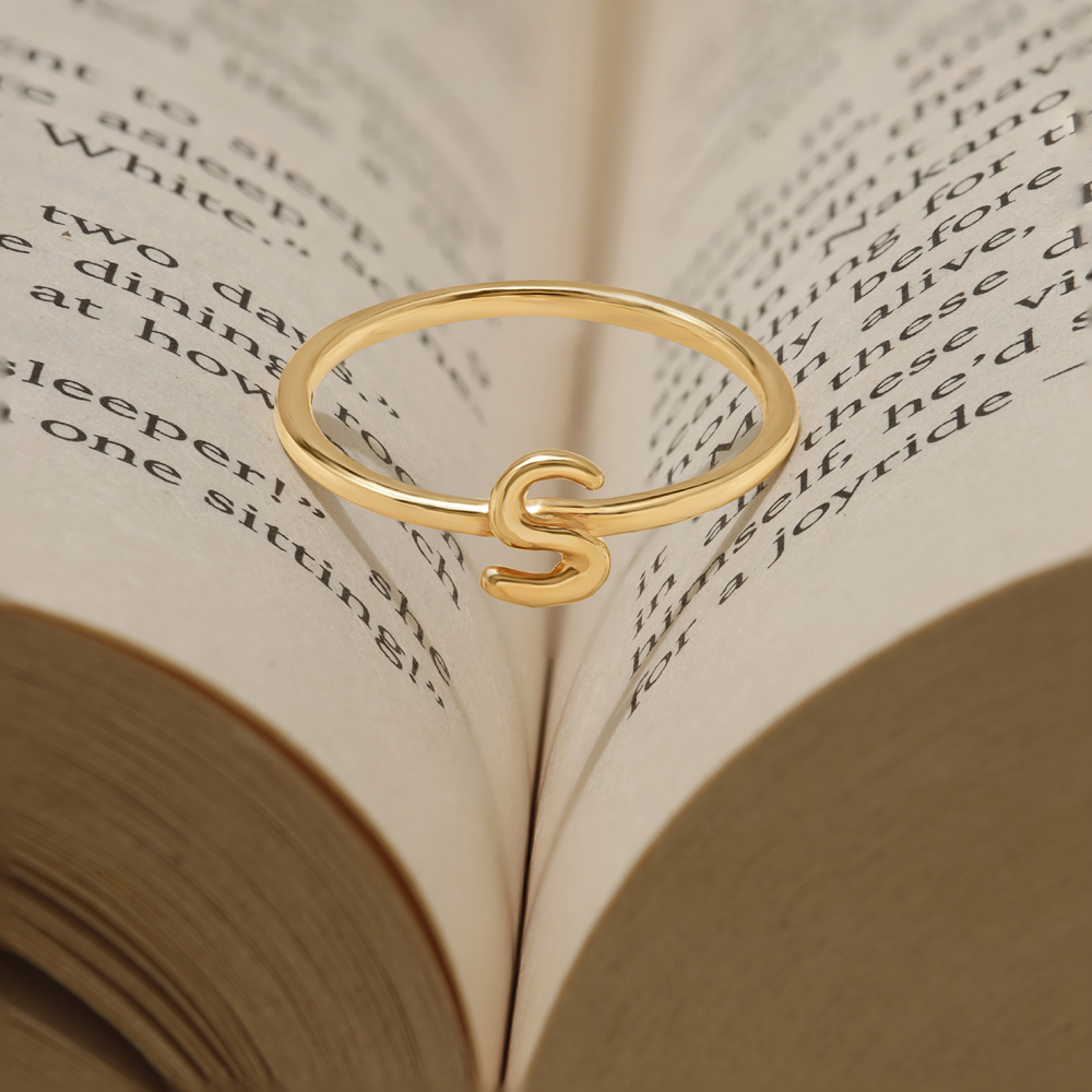Buy Letter S 14KT Yellow Gold Initial Ring Online | Mia by Tanishq